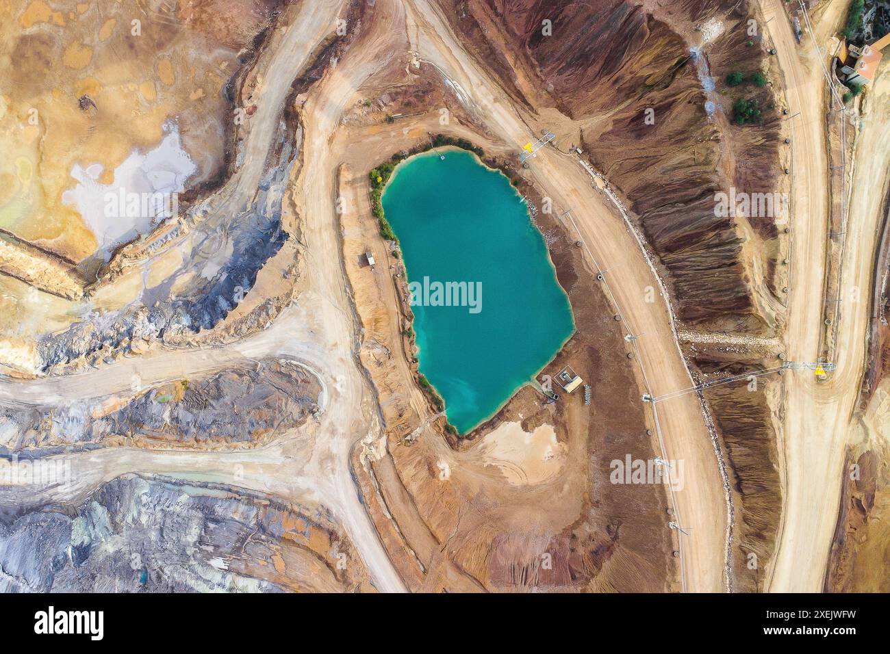 Pit water lake in an open pit iron ore mine Stock Photo - Alamy