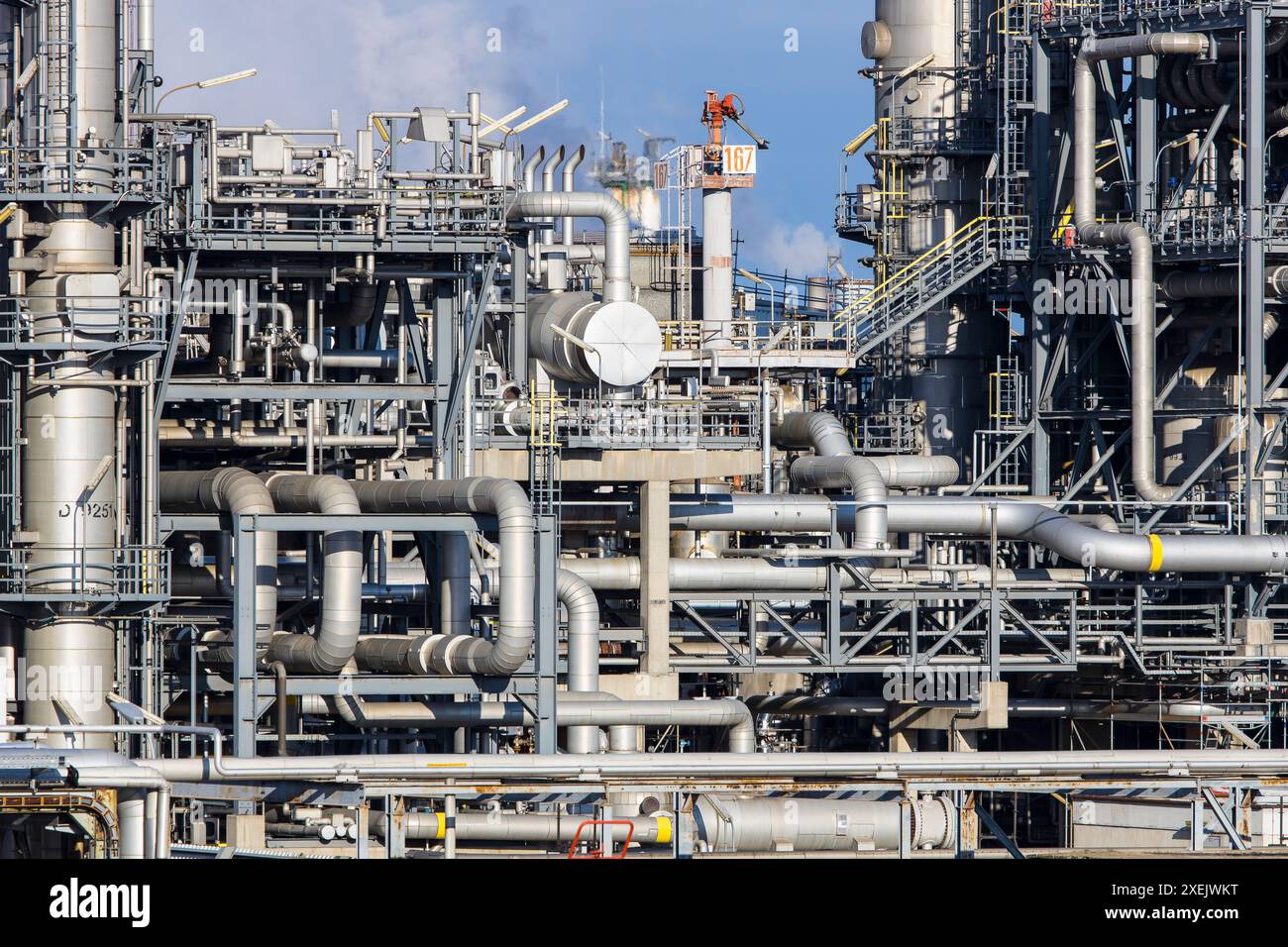 Part of refinery facility with complicated pipe system Stock Photo - Alamy