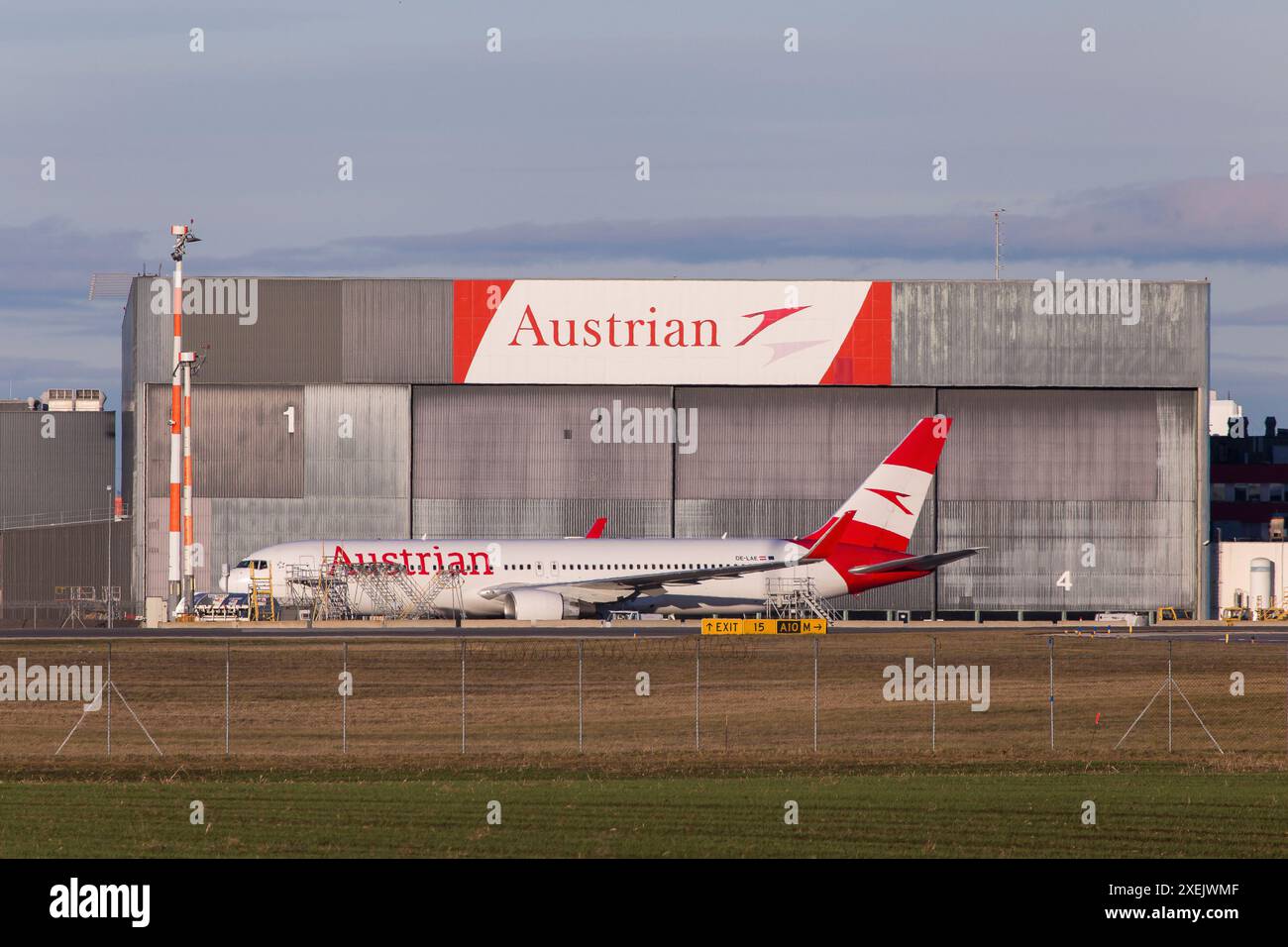 Austrian Airlines maintenance facility at Vienna Airport Stock Photo ...