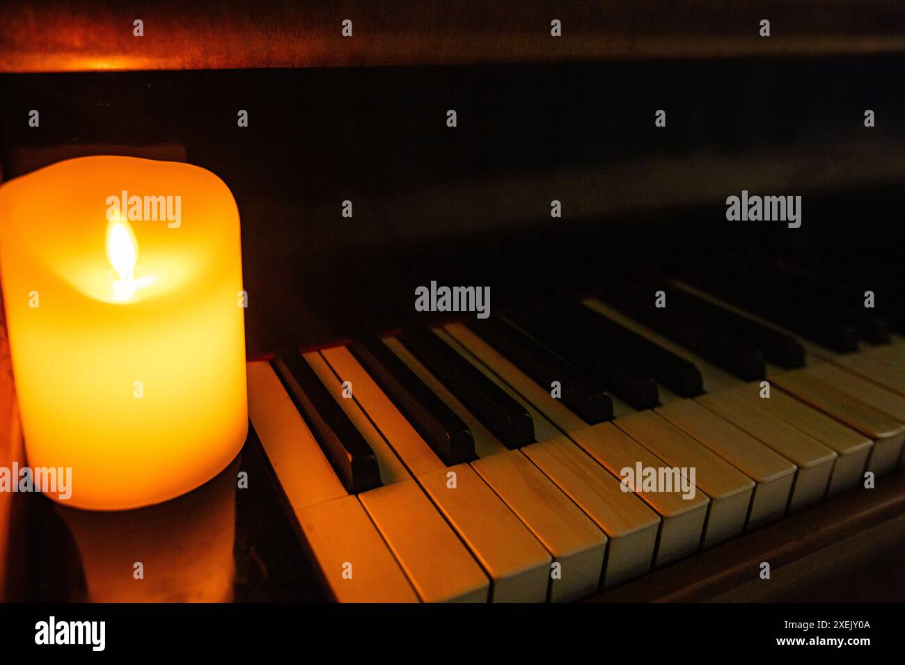 Piano on fire musical instrument hi-res stock photography and images ...