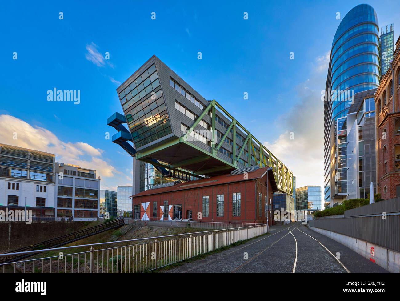 Germany duesseldorf facade modern hi-res stock photography and images ...