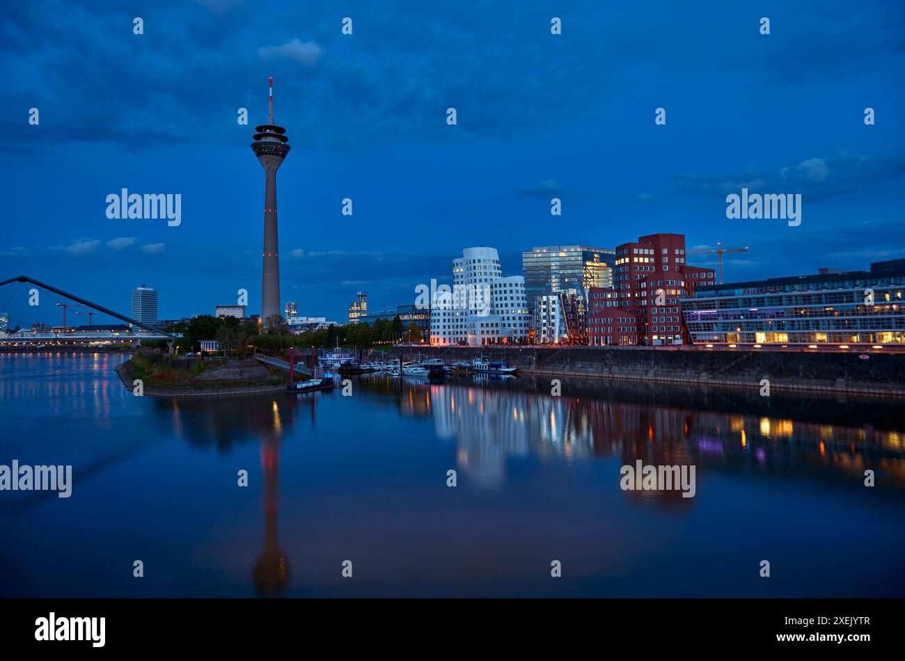 Modern skyline evening design hi-res stock photography and images - Alamy