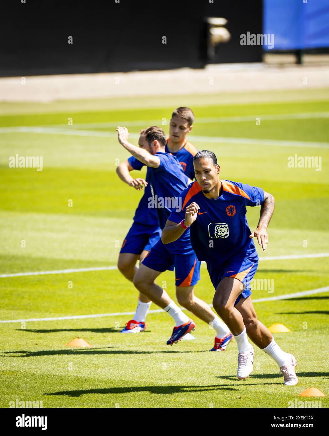 WOLFSBURG - Daley Blind, Joey Veerman and Virgil van Dijk during a ...