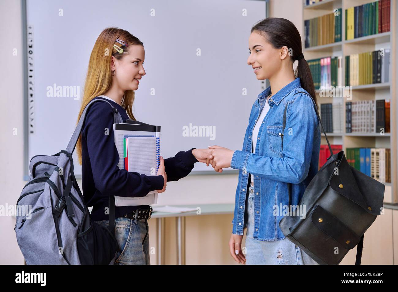 High school girls shaking hands hi-res stock photography and images - Alamy