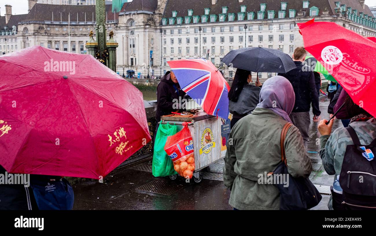 Hot Dog seller in the rain on Westminster Bridge during torrential ...