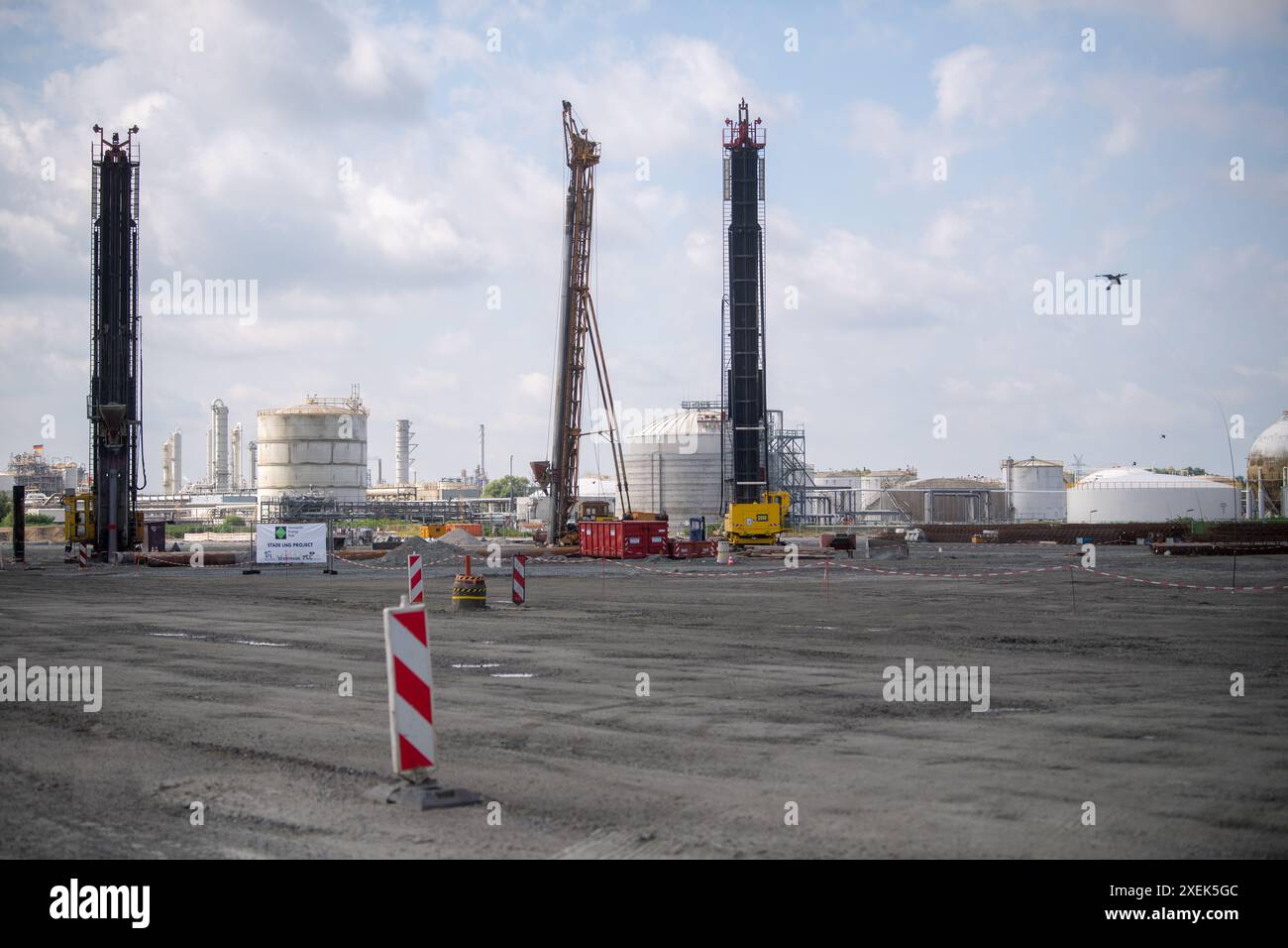 Stade, Germany. 28th June, 2024. Construction of the LNG terminal near Hamburg starts in Stade ...
