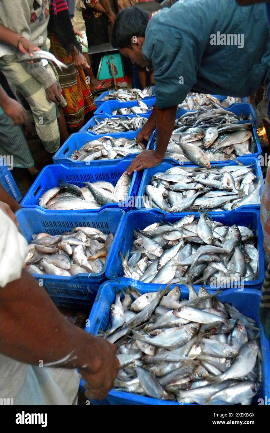Chittagong market hi-res stock photography and images - Alamy