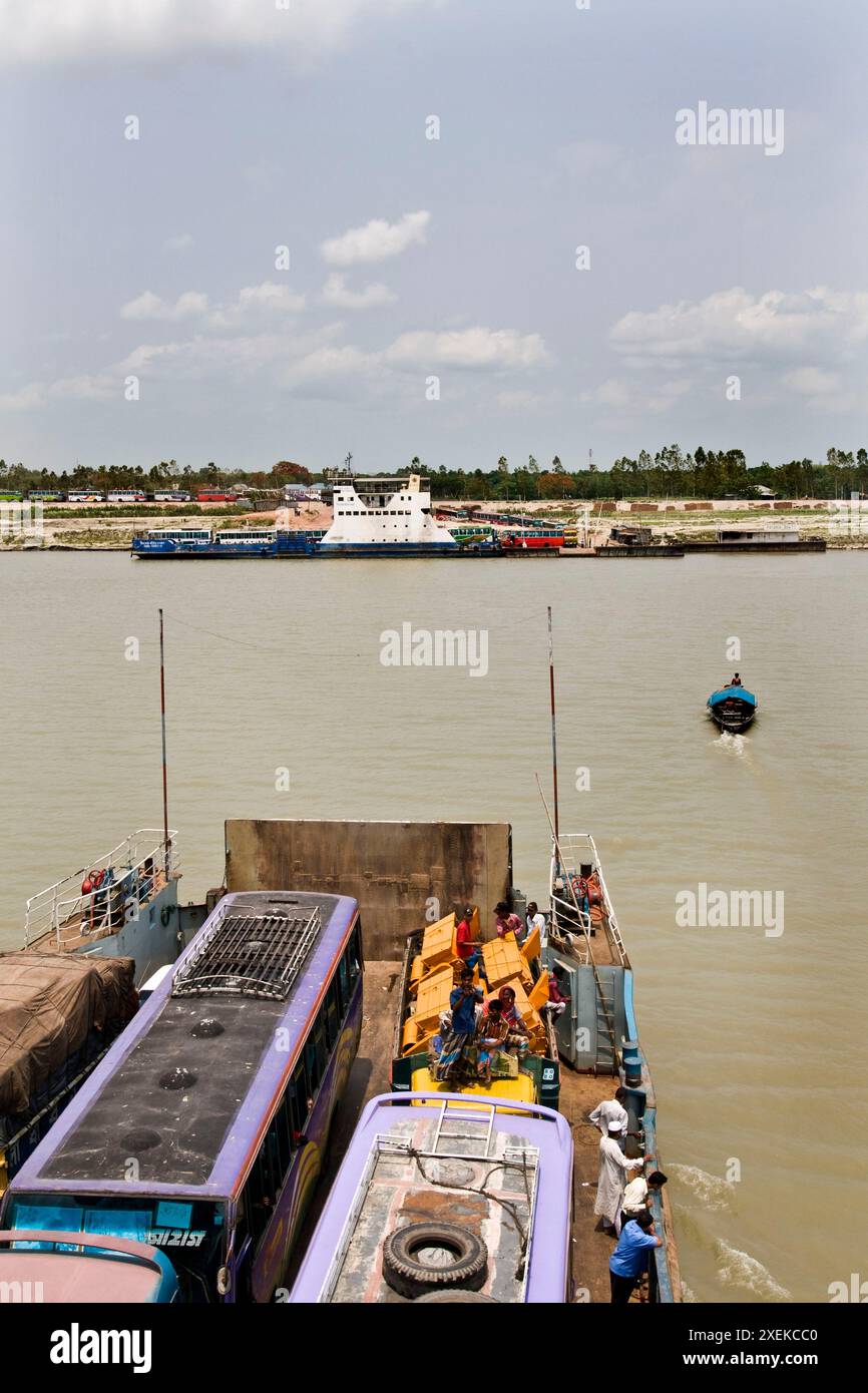 Bangladesh ferry hi-res stock photography and images - Alamy