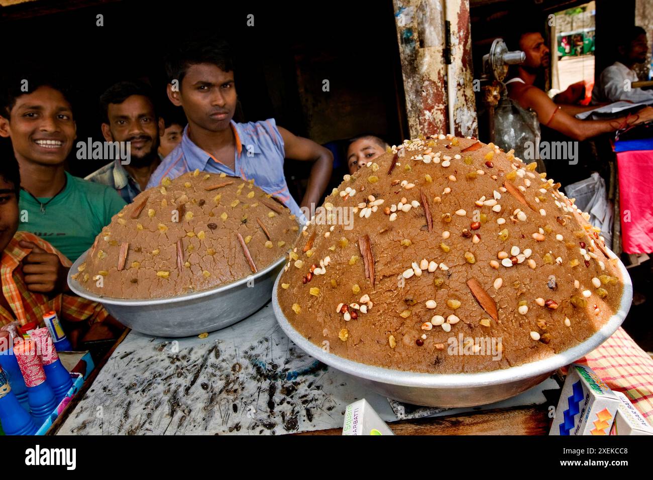 Bangladesh women food hi-res stock photography and images - Alamy