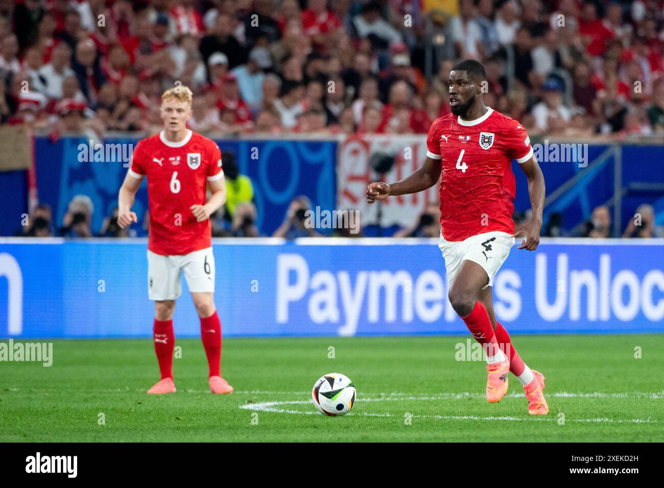 Kevin Danso (Oesterreich, #04) am Ball, GER, Austria (AUT) vs France ...