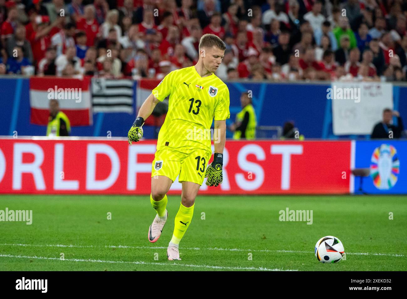 Patrick Pentz (Oesterreich, #13) am Ball, GER, Austria (AUT) vs France ...