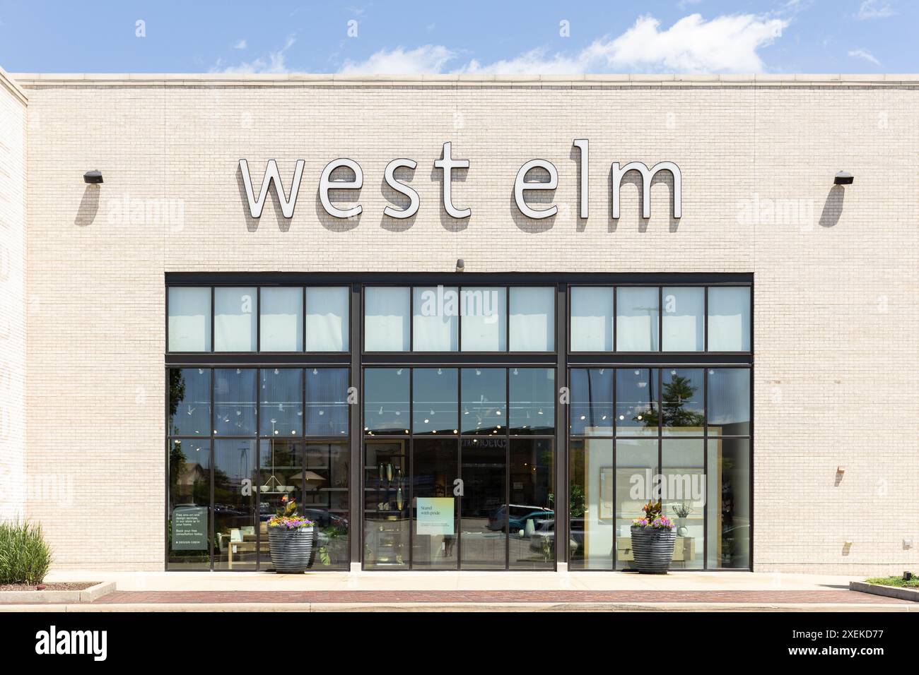 West elm shop hi-res stock photography and images - Alamy