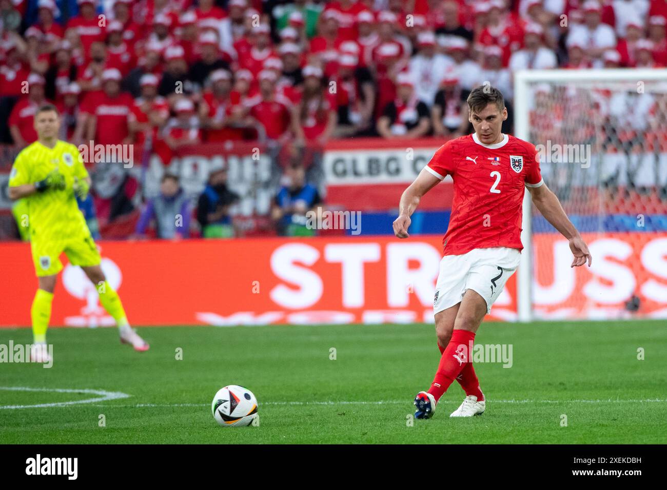 Maximilian Woeber (Oesterreich, #02) am Ball, GER, Austria (AUT) vs France (FRA), Fussball ...