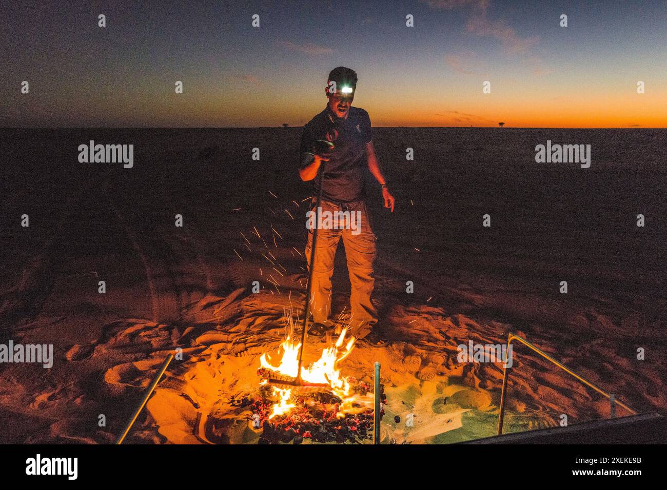 Mauritania, surroundings of Chami, traditional goat cooking in the sand ...
