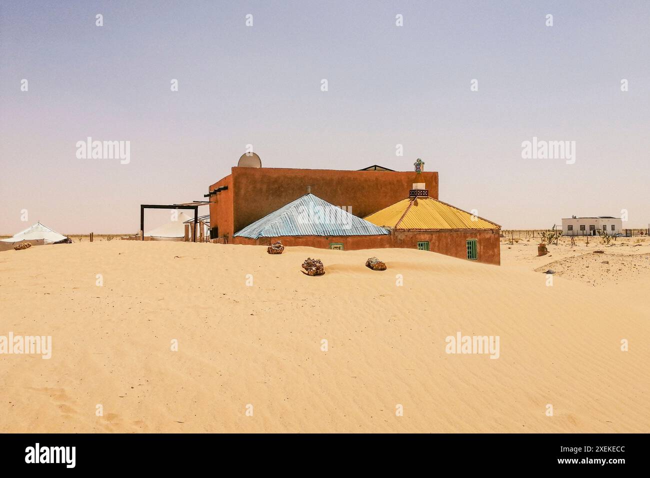 Mauritania, surroundings of Terjit, traditional desert hut Stock Photo ...