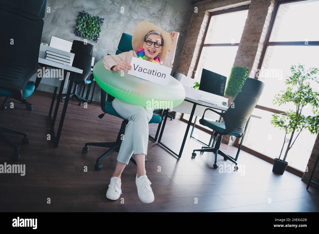 Photo of happy charming senior lady secretary wear formal shirt ...