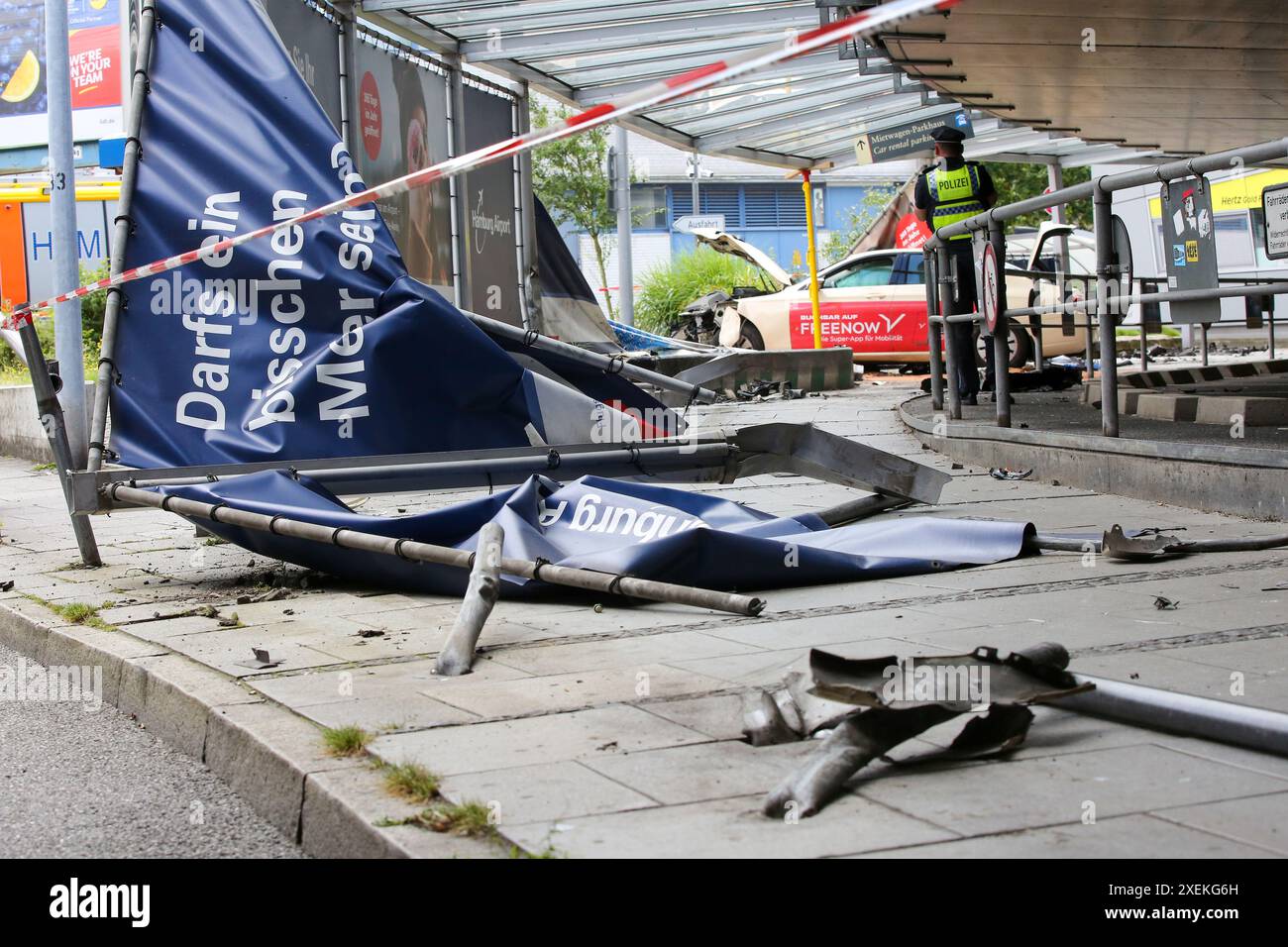 28 June 2024, Hamburg: Barrier tape marks the scene of the accident. A ...