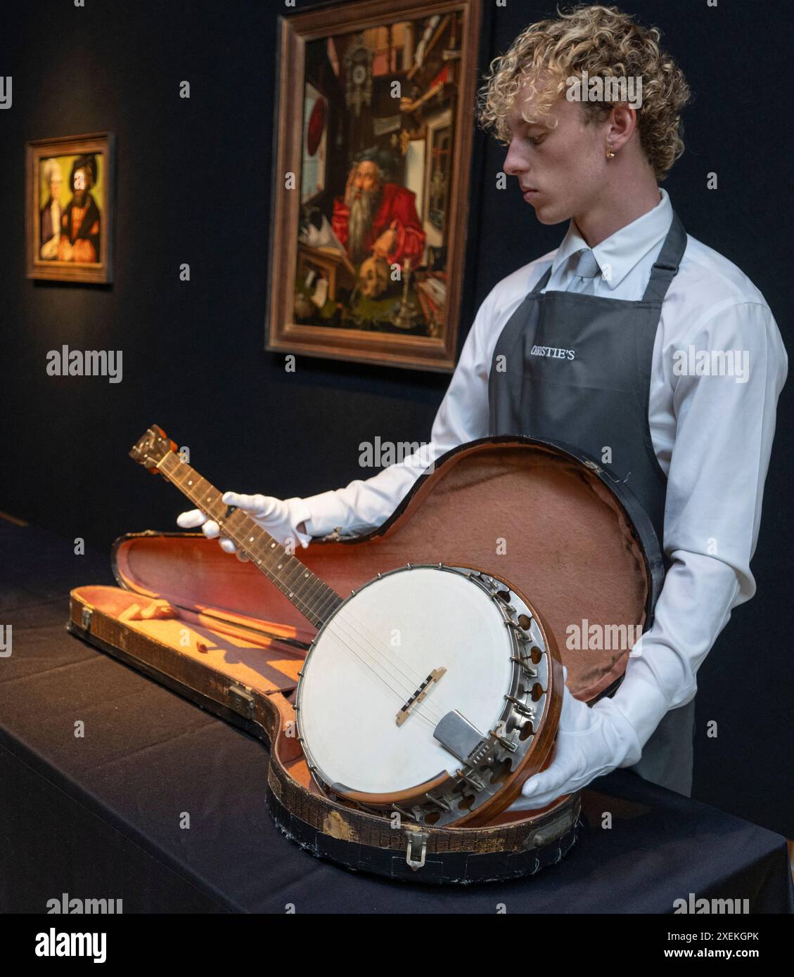 The banjo played by rod davis and john lennon hi-res stock photography ...