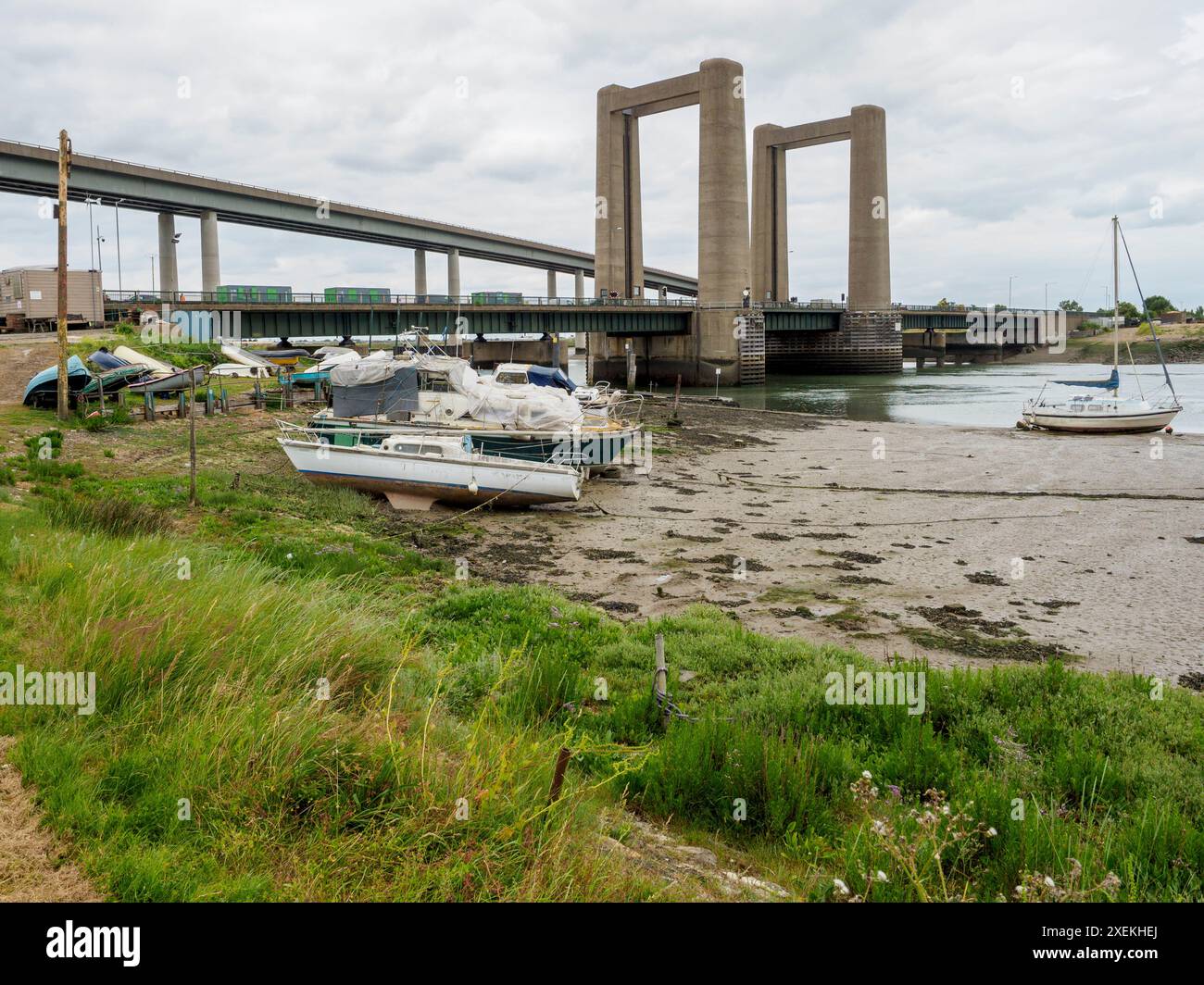 Extend alternately hi-res stock photography and images - Alamy