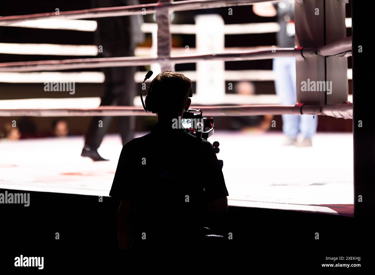 Boxing tv broadcast hi-res stock photography and images - Alamy