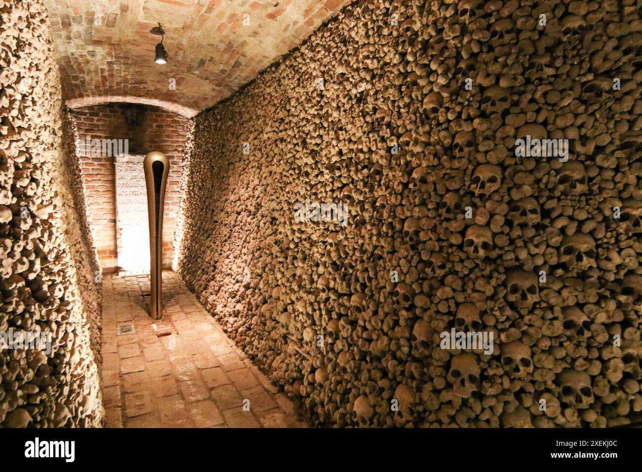 Crypt church st james hi-res stock photography and images - Alamy