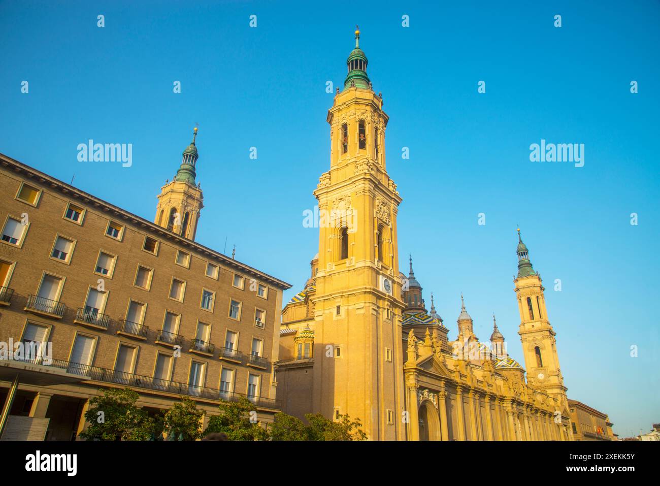 El Pilar basilica. El Pilar Square, Zaragoza, Spain Stock Photo - Alamy