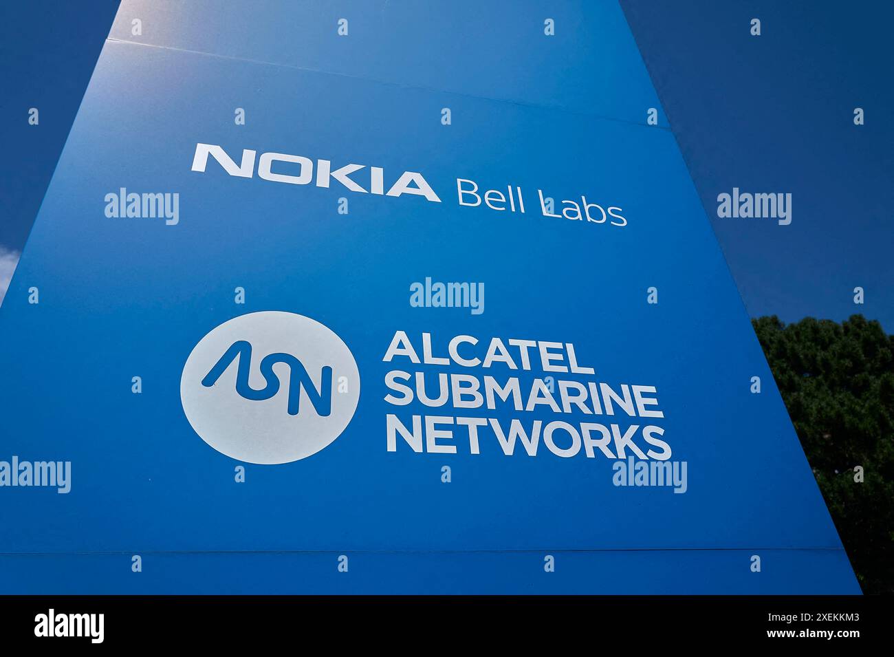 Alcatel Submarine Networks on the former Nokia site in Nozay in Essonne. Wishing to maintain ...