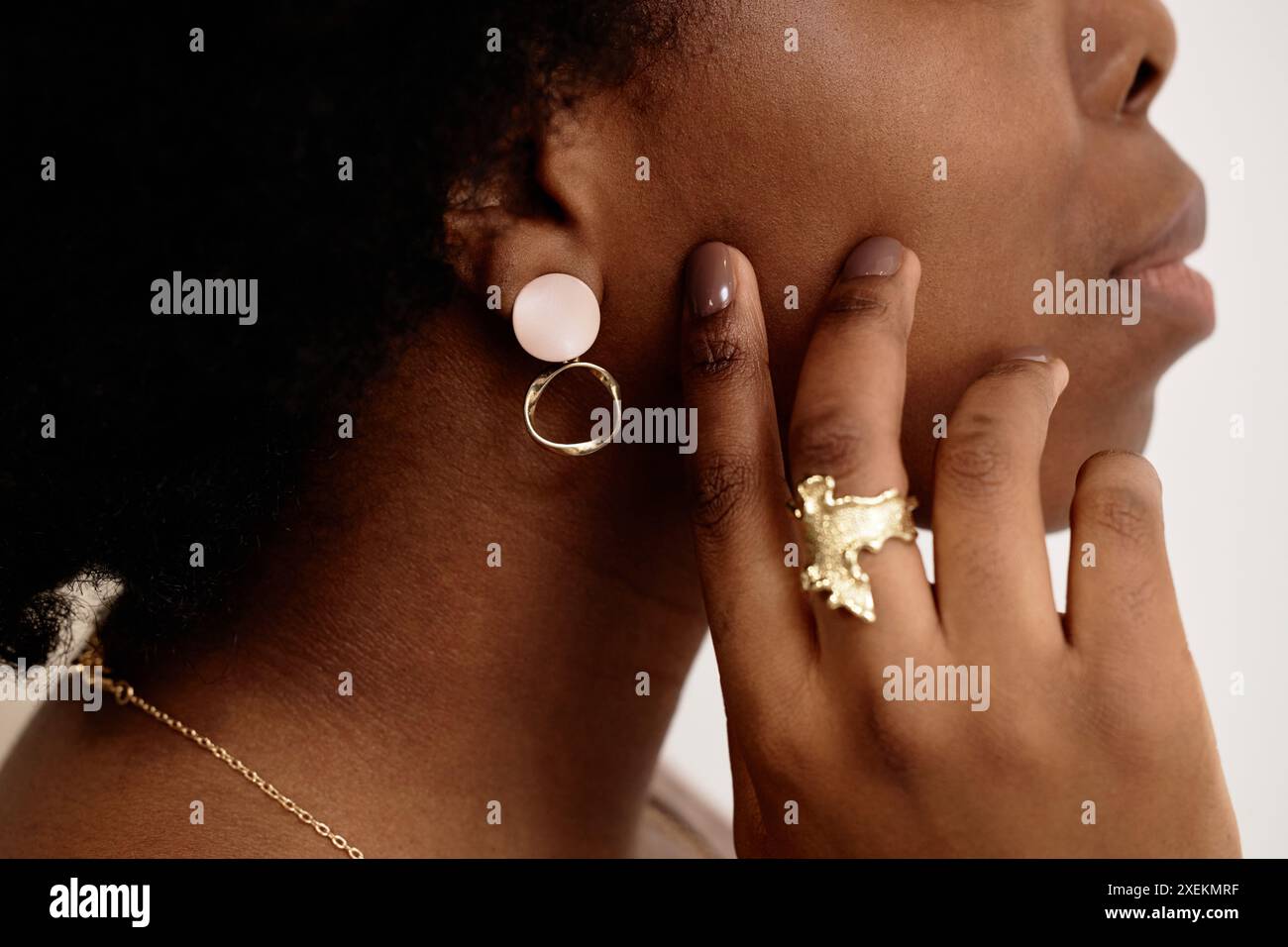 Wearing black ring hi-res stock photography and images - Alamy