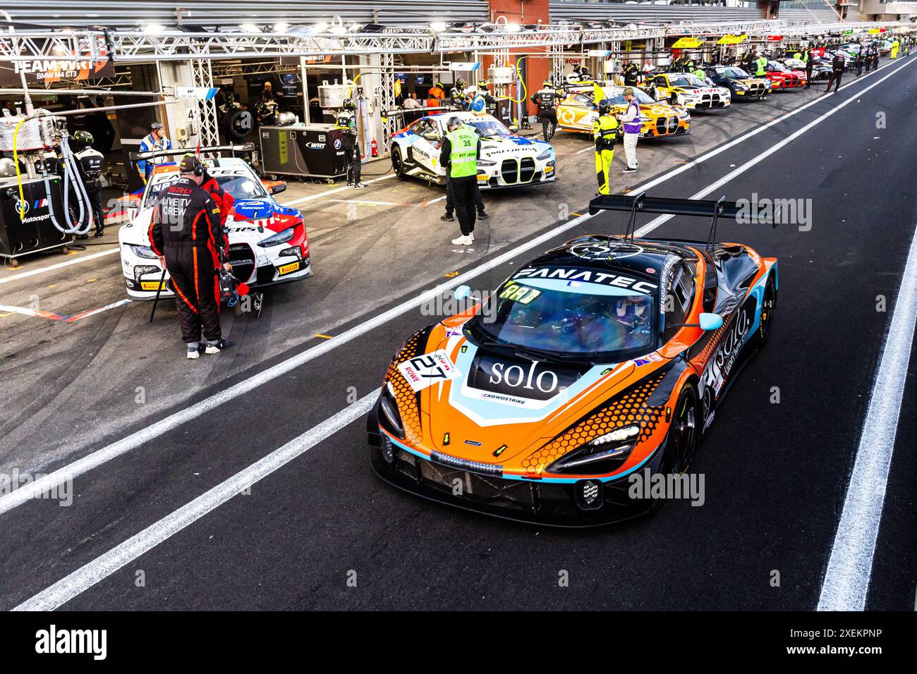 Rueda de auto hi-res stock photography and images - Alamy