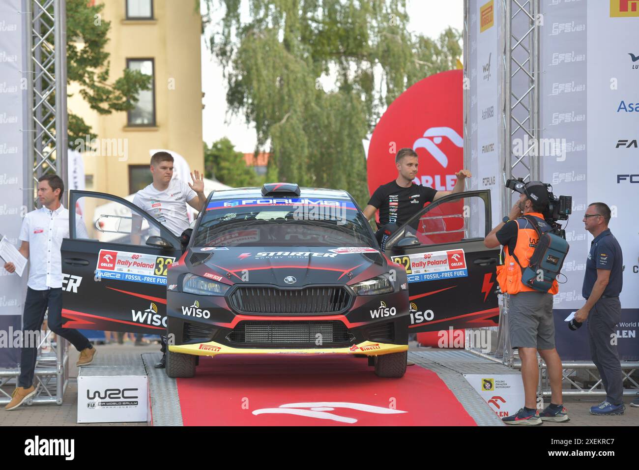 Startbereich #32 Robert VIRVES (LET) / Aleks LESK (LET), SKODA Fabia RS Rally2, Team: Virves ...