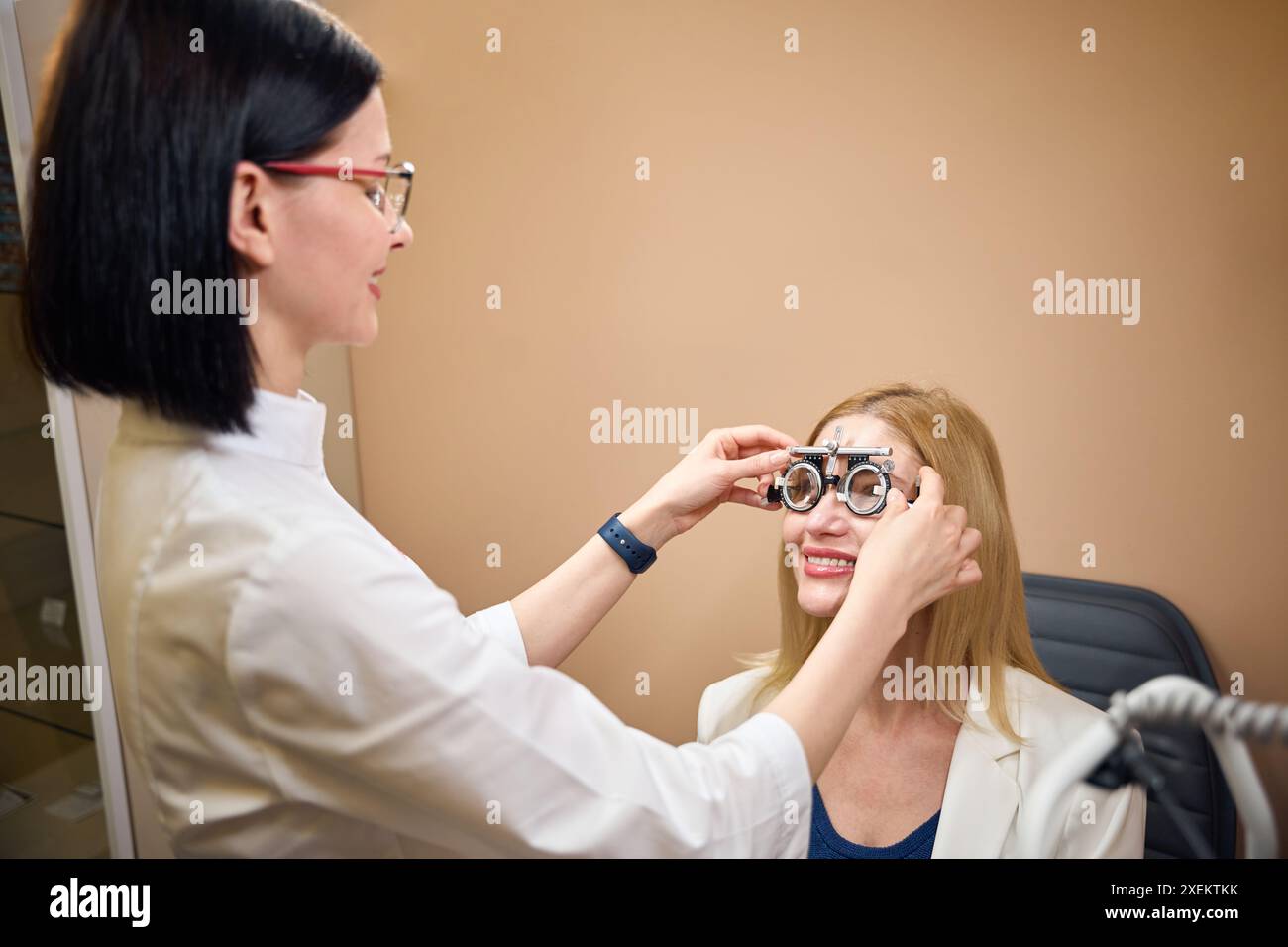 Ophthalmologist beautiful brunette female hi-res stock photography and ...