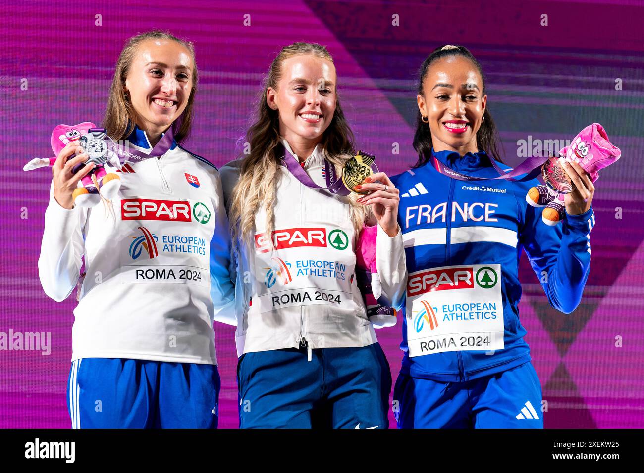 Keely hodgkinson medal hi-res stock photography and images - Alamy