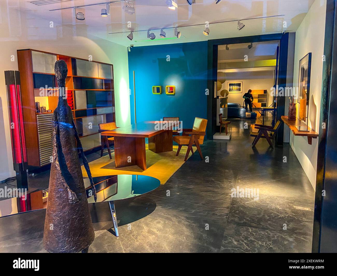 CLEANING WOMAN IN AN ART GALLERY Stock Photo - Alamy