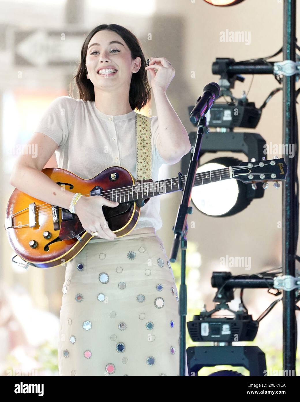Gracie abrams red carpet hi-res stock photography and images - Alamy