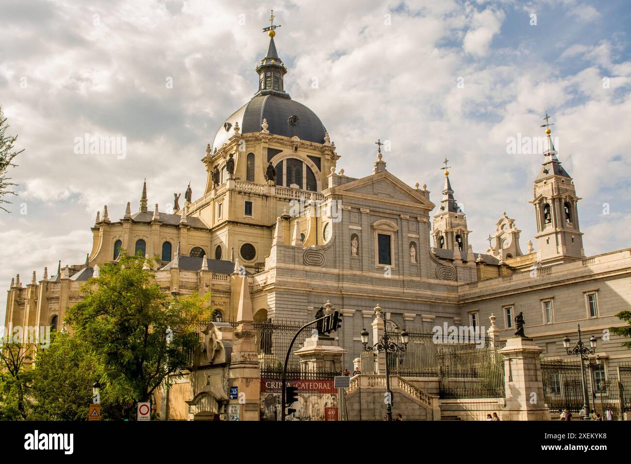 Cathedral of Saint Mary the Royal of the Almudena (Almudena Cathedral ...