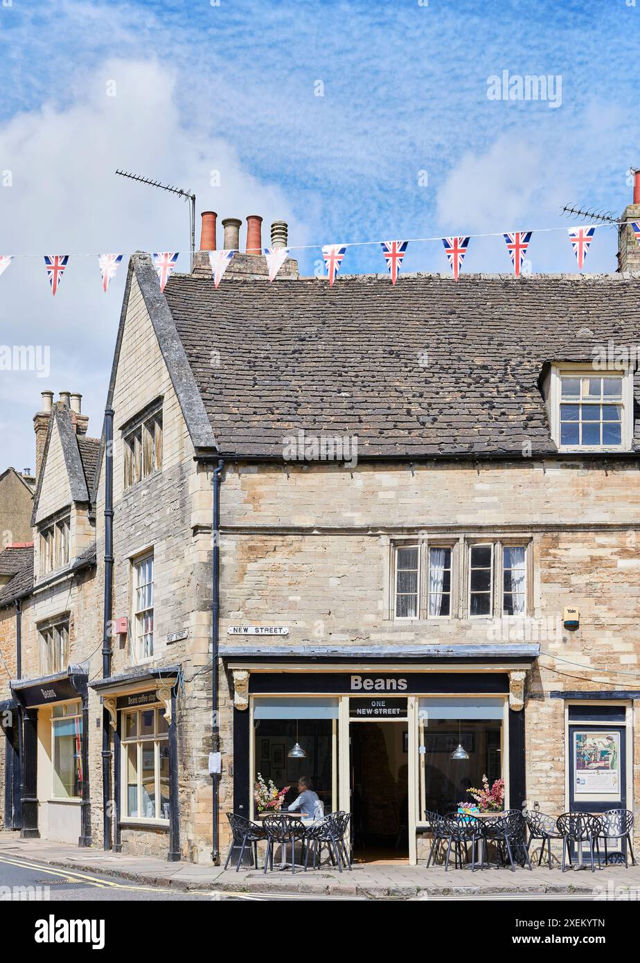 Beans coffee shop at the town centre in Oundle, England Stock Photo - Alamy