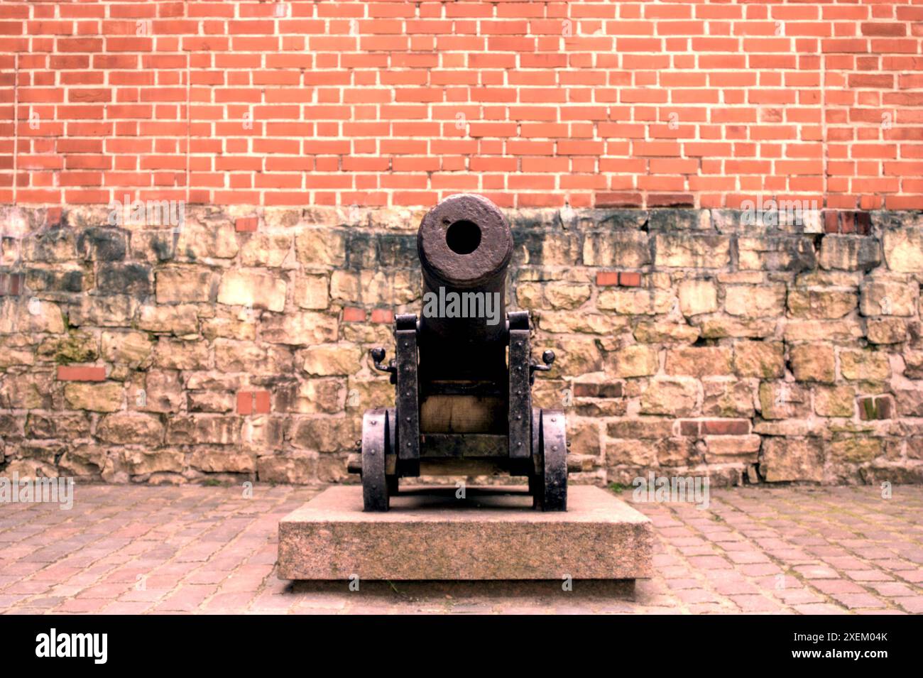 Medieval cannon icon cartoon hi-res stock photography and images - Alamy