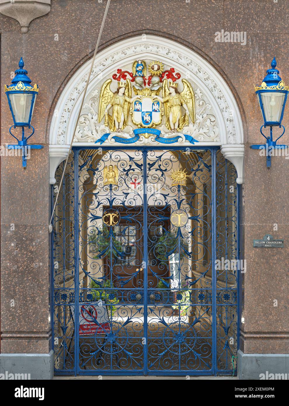 Gateway to Tallow Chandlers Hall, Dowgate Hill, London, England Stock ...