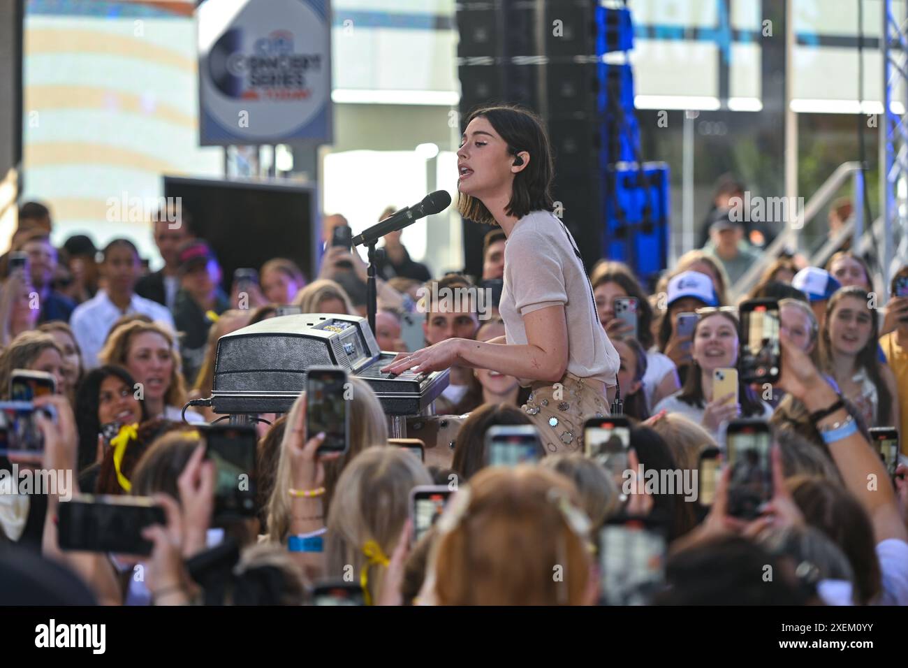 Gracie abrams 2024 hi-res stock photography and images - Alamy
