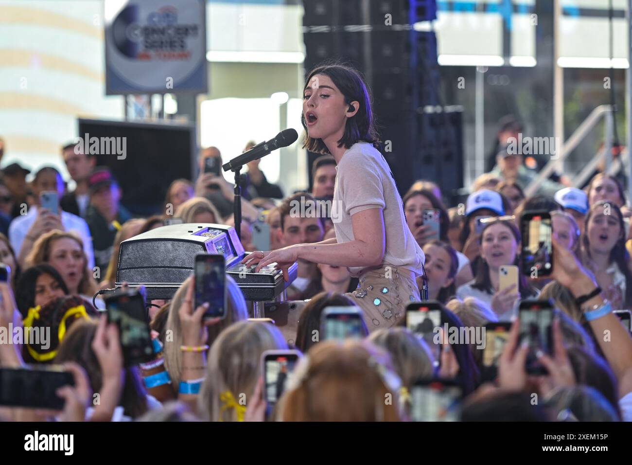 Gracie abrams 2024 hi-res stock photography and images - Alamy