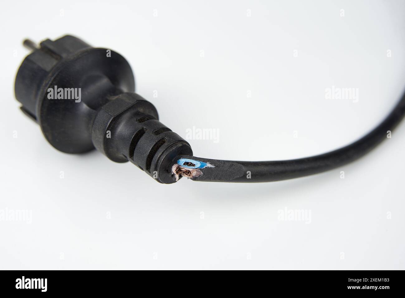 Broken wire on a electric plug Stock Photo - Alamy