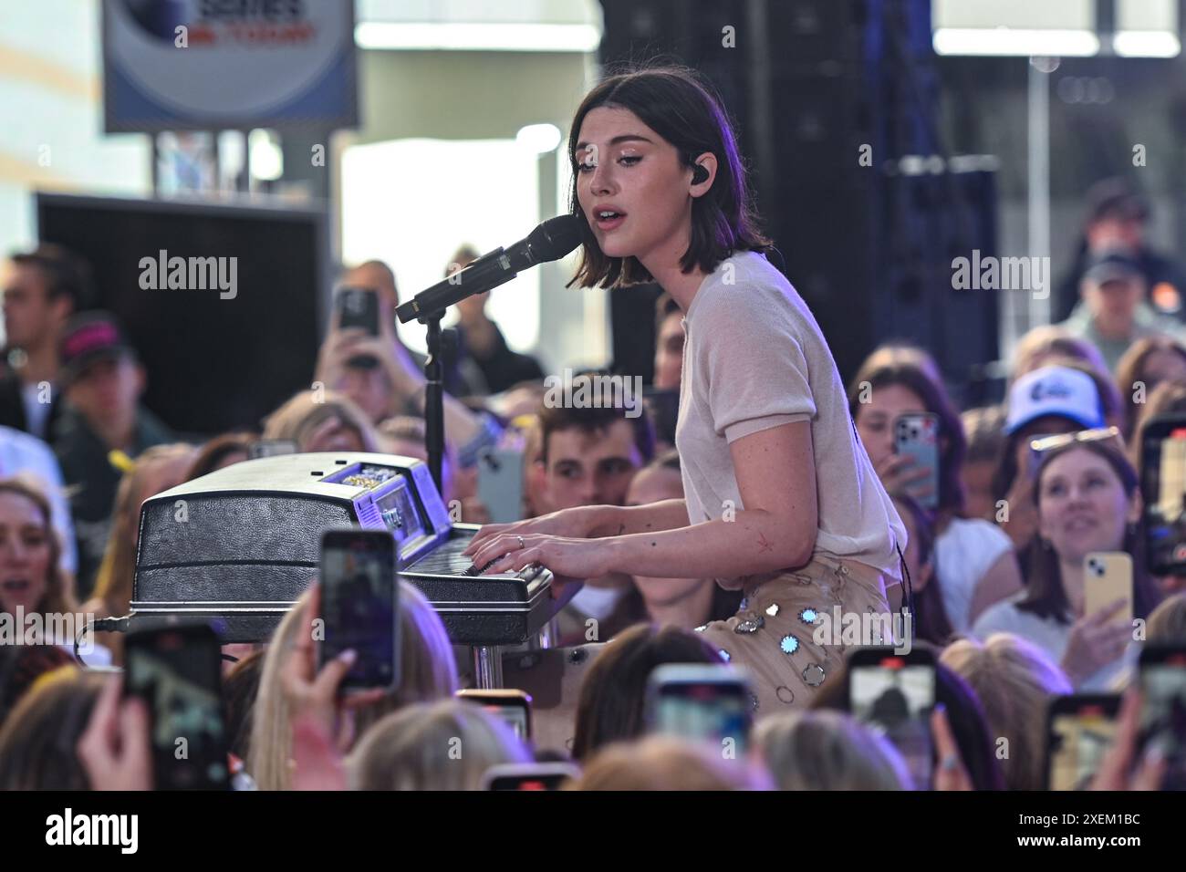 Gracie abrams 2024 hi-res stock photography and images - Alamy