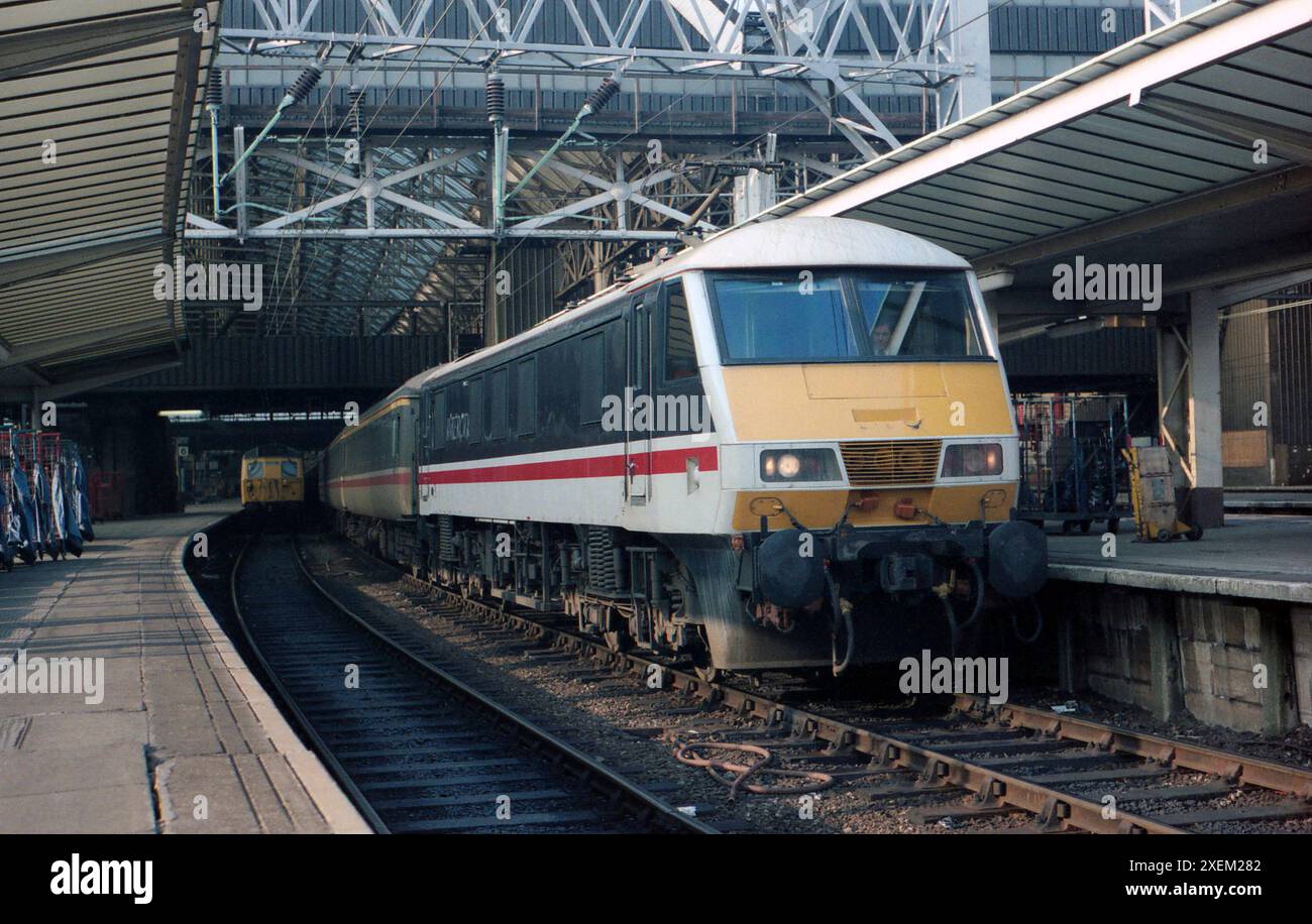 Class 90 train hi-res stock photography and images - Alamy