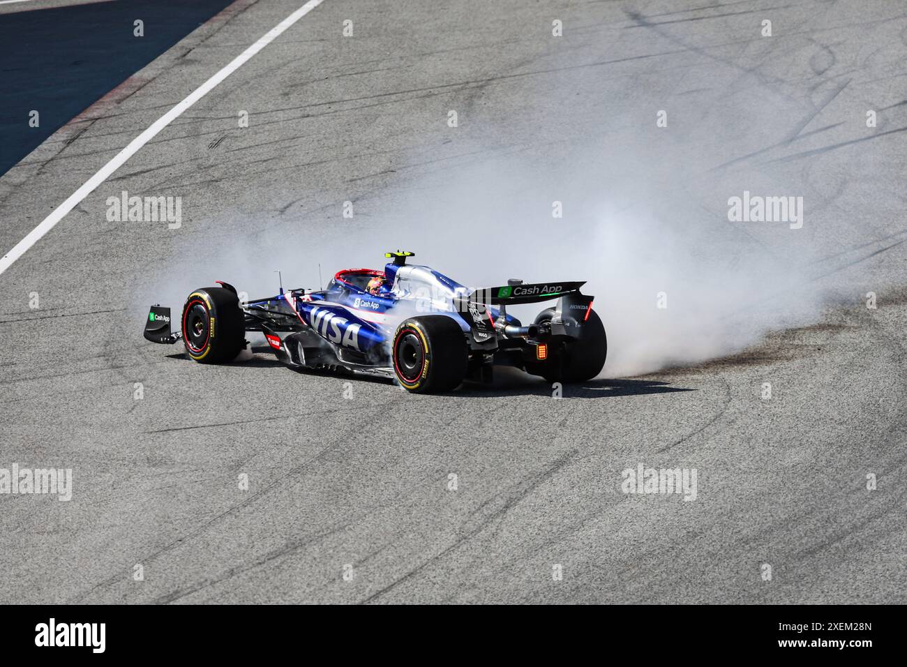 Yuki tsunoda red bull crash hi-res stock photography and images - Alamy
