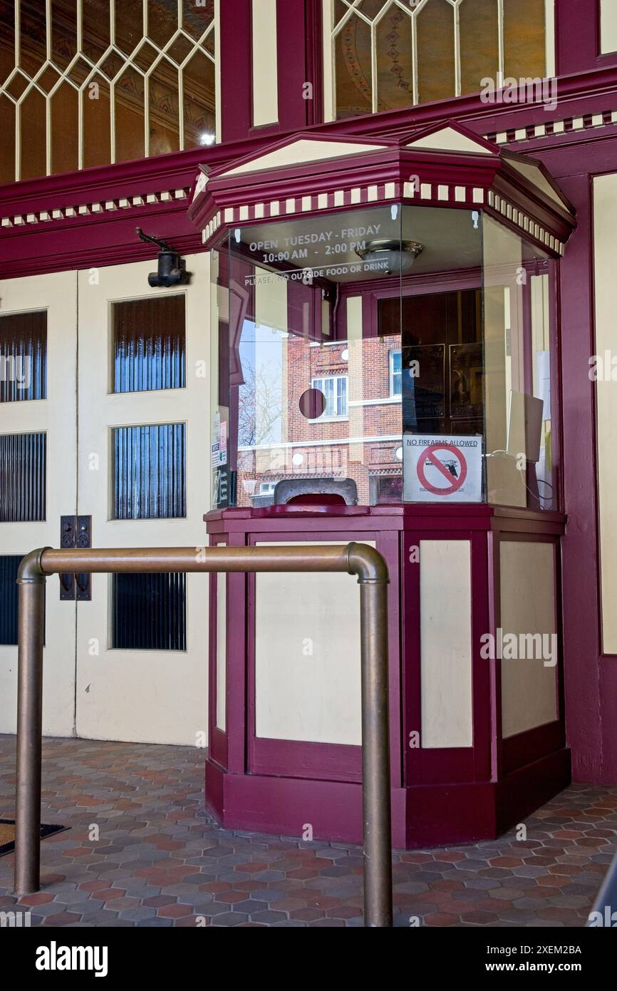 Old ticket counter hi-res stock photography and images - Alamy