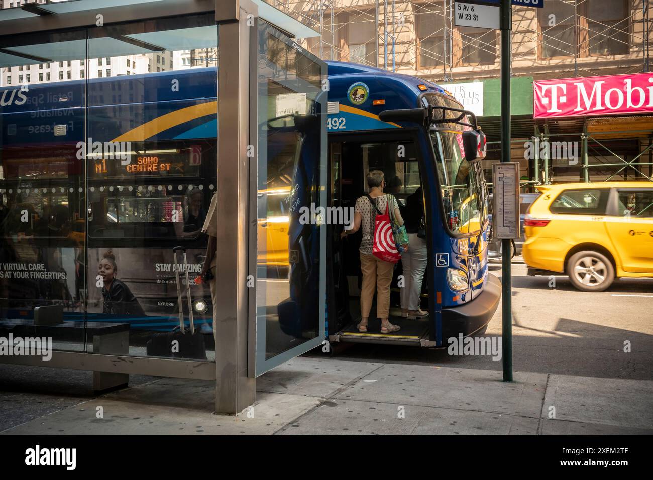 Commuters passengers roadway hi-res stock photography and images - Alamy