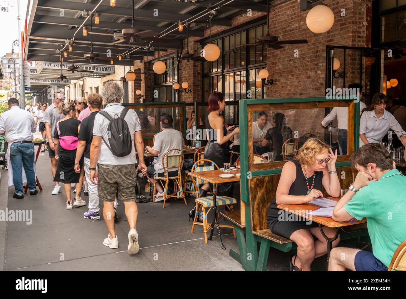 Diners outdoors in the Pastis restaurant in the Meatpacking District in ...