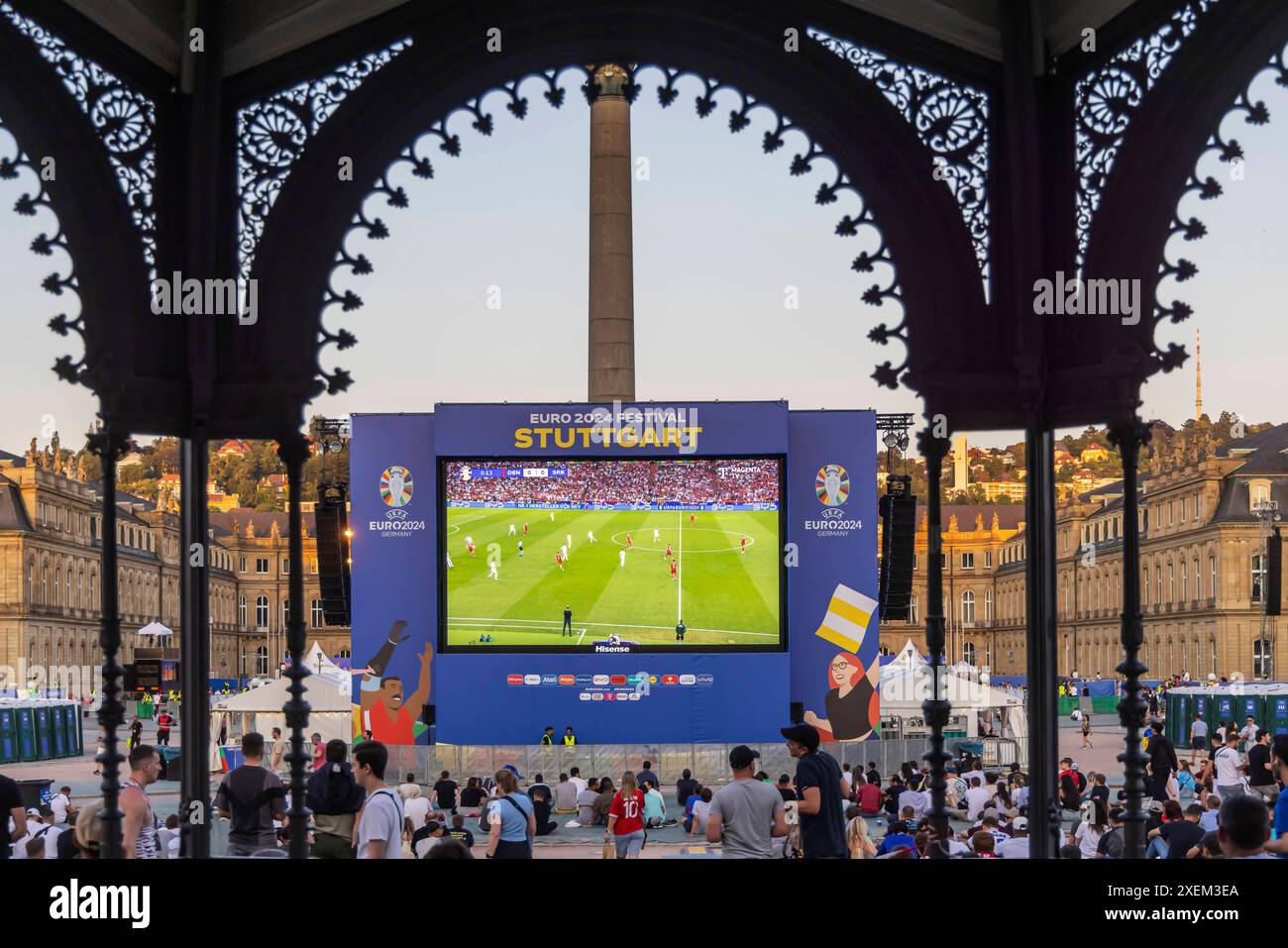 Public Viewing in Stuttgart. Dänemark spielt gegen Serbien in der ...