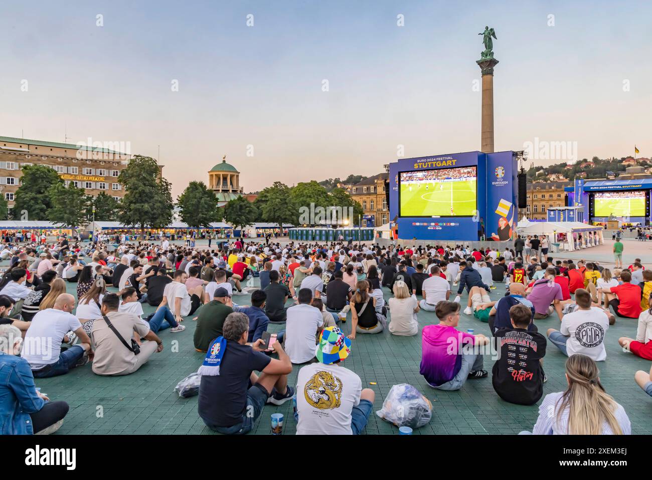 Public Viewing in Stuttgart. Dänemark spielt gegen Serbien in der ...