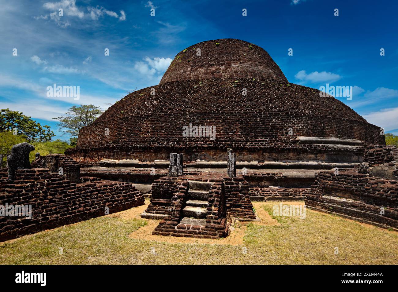 Ancient Buddhist dagoba stupe Pabula Vihara. Sri Lanka Stock Photo - Alamy